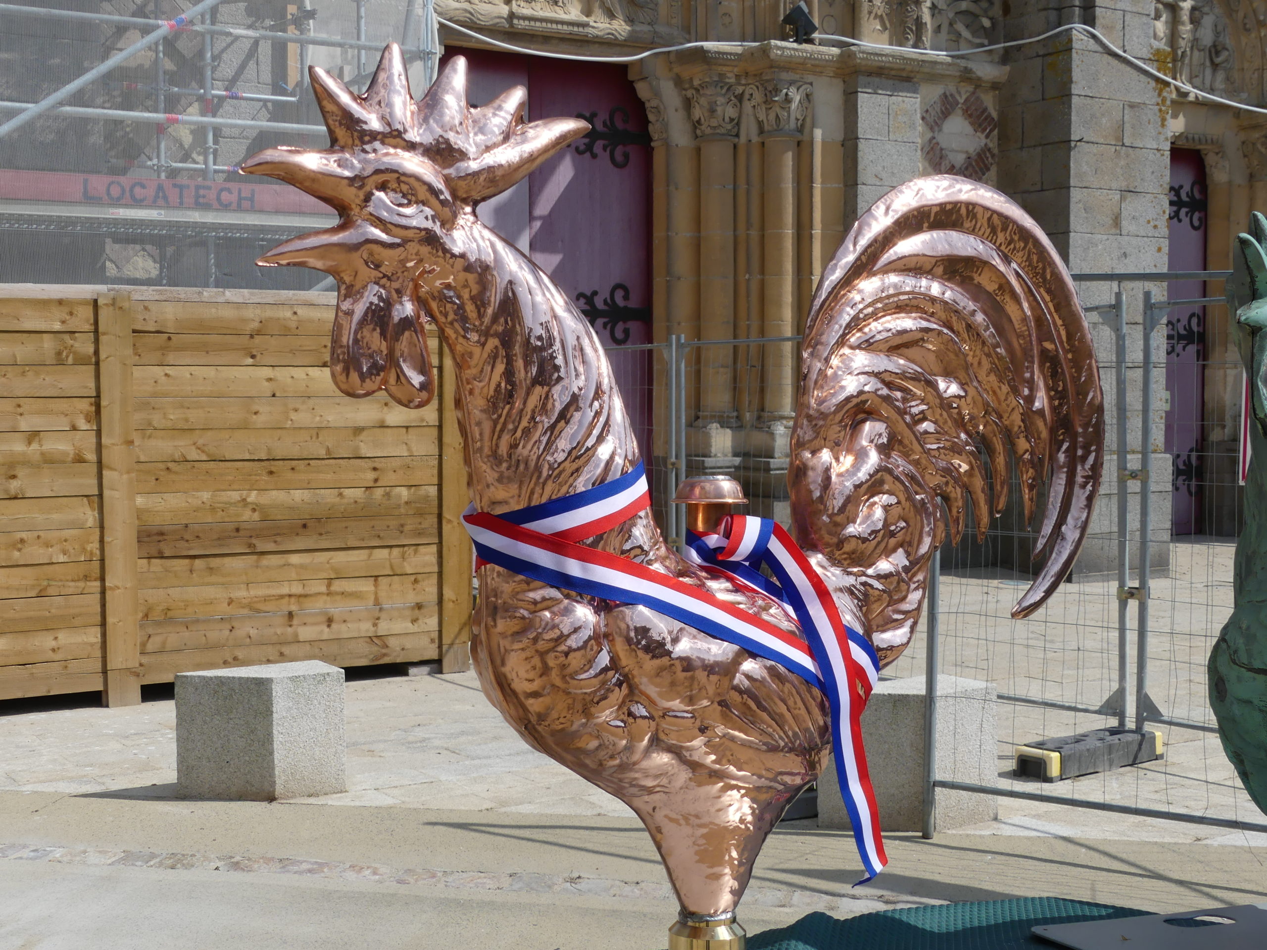 Le coq a retrouvé son clocher - Ville de La Ferté-Macé